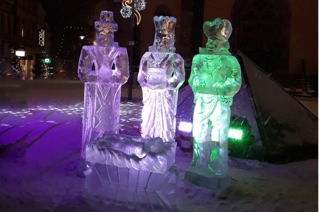 Ice sculptures - intricately carved ice figures fascinate - icecatcher