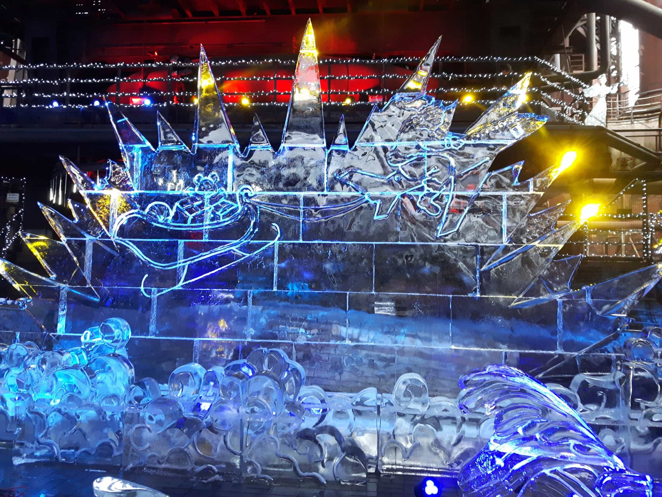 Urlaubswelt aus Eis - Eisskulpturen-Show mit Weltrekord - icecatcher