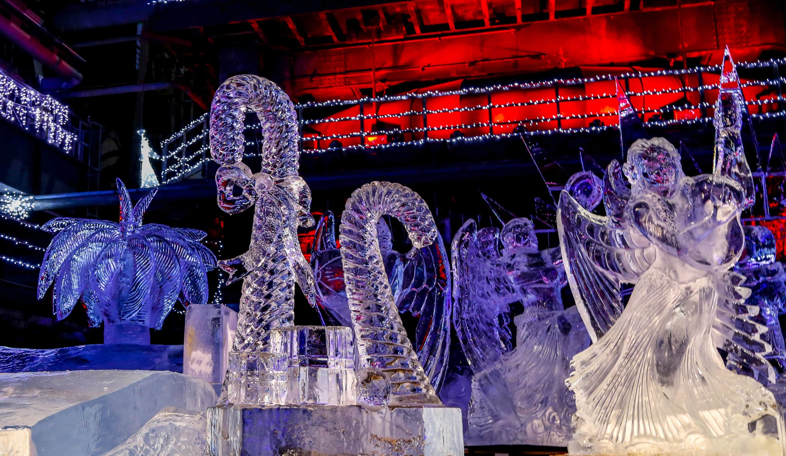 Urlaubswelt aus Eis - Eisskulpturen-Show mit Weltrekord - icecatcher